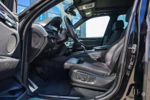 Black BMW X5 2016 in Kaunas, with an engine capacity of 2.99 L and mileage of 325 thousand km for 20450 €, photo 26 on AUTOMOTO.COM.LV