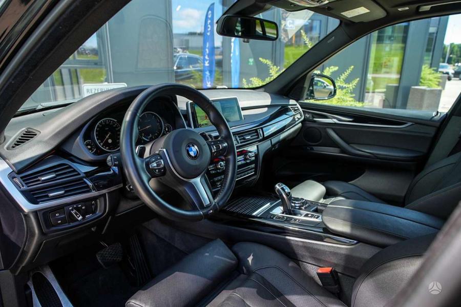 Black BMW X5 2016 in Kaunas, with an engine capacity of 2.99 L and mileage of 325 thousand km for 20450 €, photo 27 on AUTOMOTO.COM.LV