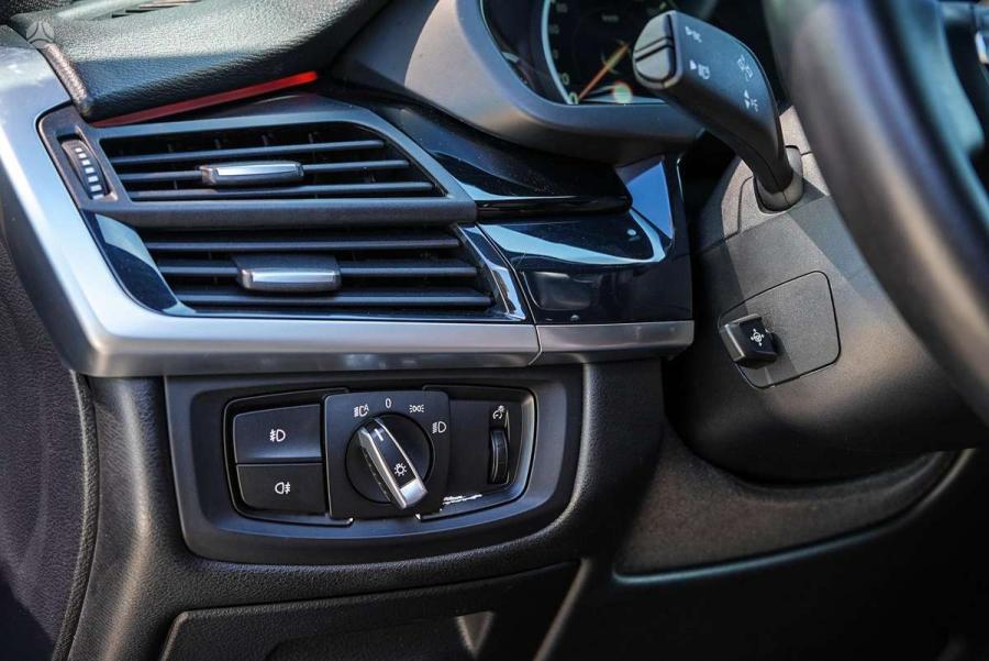 Black BMW X5 2016 in Kaunas, with an engine capacity of 2.99 L and mileage of 325 thousand km for 20450 €, photo 33 on AUTOMOTO.COM.LV