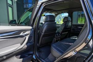 Black BMW X5 2016 in Kaunas, with an engine capacity of 2.99 L and mileage of 325 thousand km for 20450 €, photo 36 on AUTOMOTO.COM.LV