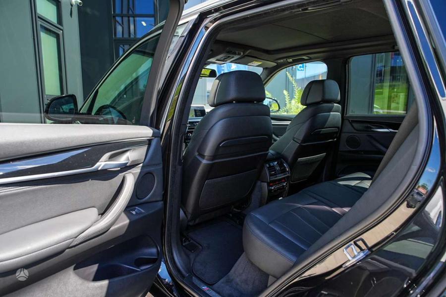 Black BMW X5 2016 in Kaunas, with an engine capacity of 2.99 L and mileage of 325 thousand km for 20450 €, photo 36 on AUTOMOTO.COM.LV