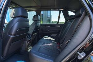 Black BMW X5 2016 in Kaunas, with an engine capacity of 2.99 L and mileage of 325 thousand km for 20450 €, photo 37 on AUTOMOTO.COM.LV