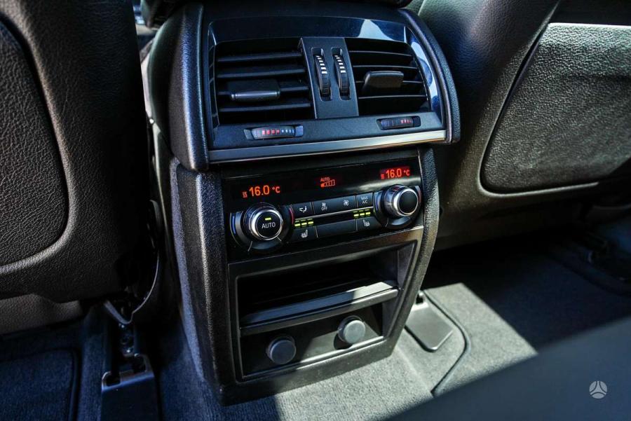 Black BMW X5 2016 in Kaunas, with an engine capacity of 2.99 L and mileage of 325 thousand km for 20450 €, photo 38 on AUTOMOTO.COM.LV