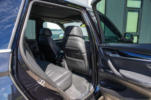 Black BMW X5 2016 in Kaunas, with an engine capacity of 2.99 L and mileage of 325 thousand km for 20450 €, photo 39 on AUTOMOTO.COM.LV