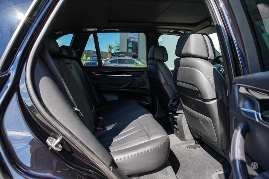 Black BMW X5 2016 in Kaunas, with an engine capacity of 2.99 L and mileage of 325 thousand km for 20450 €, photo 40 on AUTOMOTO.COM.LV