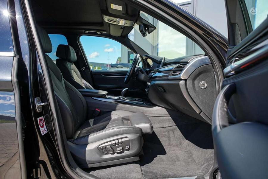 Black BMW X5 2016 in Kaunas, with an engine capacity of 2.99 L and mileage of 325 thousand km for 20450 €, photo 42 on AUTOMOTO.COM.LV