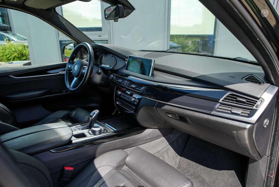 Black BMW X5 2016 in Kaunas, with an engine capacity of 2.99 L and mileage of 325 thousand km for 20450 €, photo 43 on AUTOMOTO.COM.LV