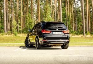 Black BMW X5 2016 in Riga, with an engine capacity of 2.00 L and mileage of 226 thousand km for 18990 €, photo 9 on AUTOMOTO.COM.LV