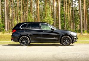Black BMW X5 2016 in Riga, with an engine capacity of 2.00 L and mileage of 226 thousand km for 18990 €, photo 10 on AUTOMOTO.COM.LV
