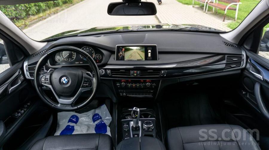 Black BMW X5 2016 in Riga, with an engine capacity of 2.00 L and mileage of 226 thousand km for 18990 €, photo 13 on AUTOMOTO.COM.LV