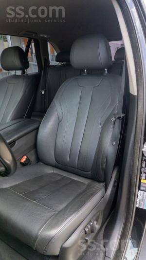 Black BMW X5 2016 in Riga, with an engine capacity of 2.00 L and mileage of 226 thousand km for 18990 €, photo 30 on AUTOMOTO.COM.LV
