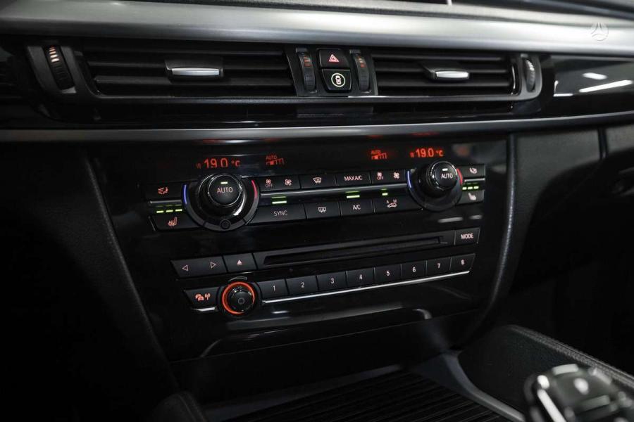 Melns BMW X5 2016 Tukums, ar dzinēja tilpumu 2.99 L un nobraukumu 179 tūkst. km par 24990 €, foto 18 vietnē AUTOMOTO.COM.LV