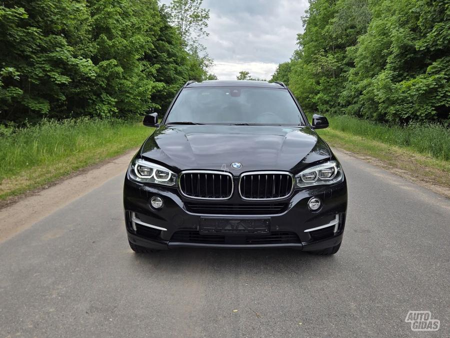 Black BMW X5 2016 in Kaunas, with an engine capacity of 3.00 L and mileage of 250 thousand km for 17989 €, photo 3 on AUTOMOTO.COM.LV