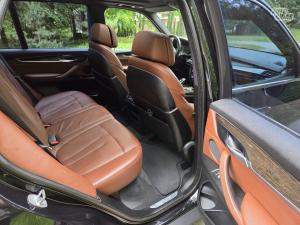 Black BMW X5 2016 in Kaunas, with an engine capacity of 3.00 L and mileage of 250 thousand km for 17989 €, photo 14 on AUTOMOTO.COM.LV