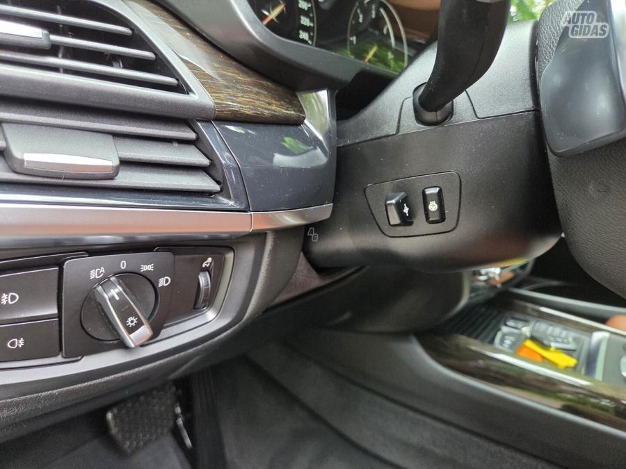 Black BMW X5 2016 in Kaunas, with an engine capacity of 3.00 L and mileage of 250 thousand km for 17989 €, photo 19 on AUTOMOTO.COM.LV