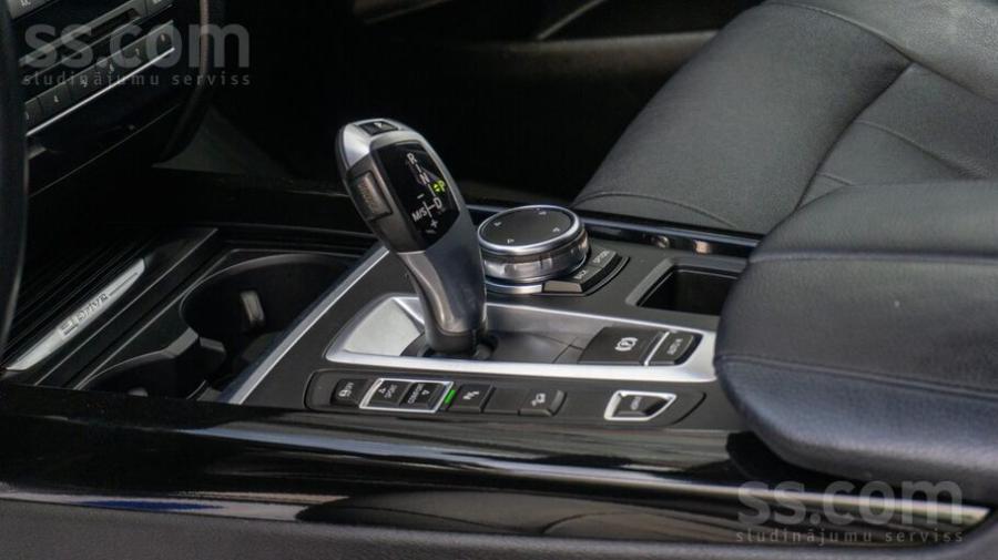 Black BMW X5 2016 in Riga, with an engine capacity of 2.00 L and mileage of 226 thousand km for 17990 €, photo 15 on AUTOMOTO.COM.LV