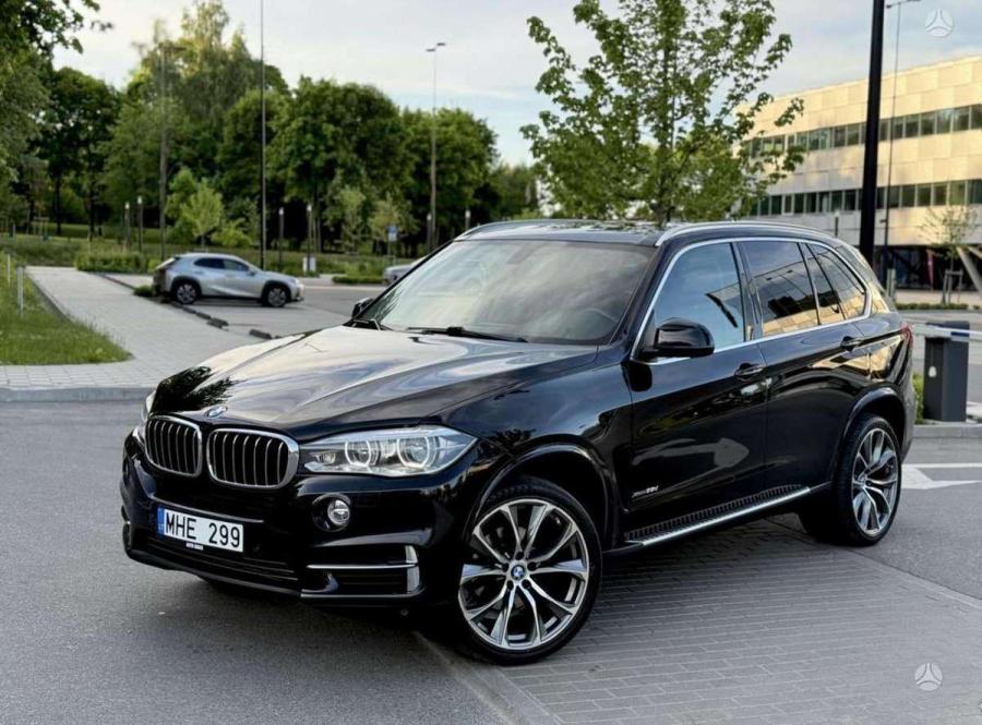 Black BMW X5 2016 in Vilnius, with an engine capacity of 3.00 L and mileage of 189 thousand km for 16400 €, photo 1 on AUTOMOTO.COM.LV