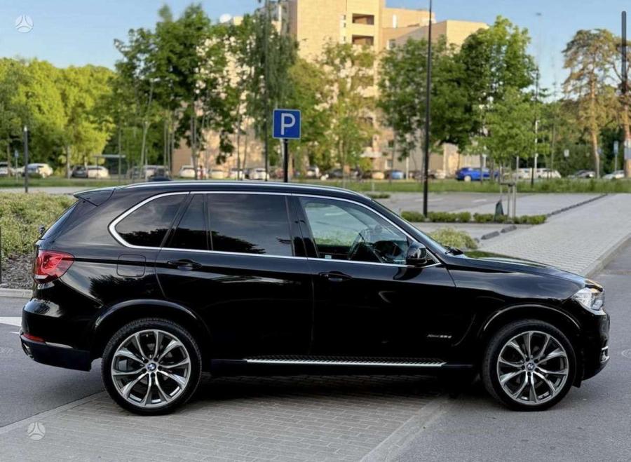 Black BMW X5 2016 in Vilnius, with an engine capacity of 3.00 L and mileage of 189 thousand km for 16400 €, photo 7 on AUTOMOTO.COM.LV