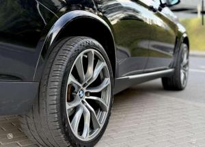 Black BMW X5 2016 in Vilnius, with an engine capacity of 3.00 L and mileage of 189 thousand km for 16400 €, photo 8 on AUTOMOTO.COM.LV