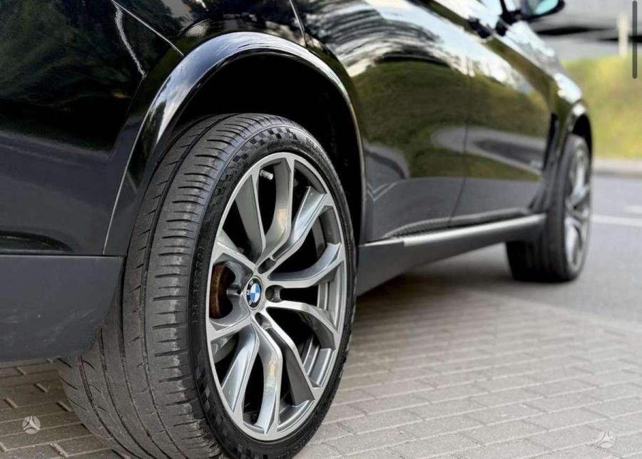Black BMW X5 2016 in Vilnius, with an engine capacity of 3.00 L and mileage of 189 thousand km for 16400 €, photo 8 on AUTOMOTO.COM.LV