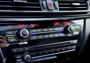 Black BMW X5 2016 in Vilnius, with an engine capacity of 3.00 L and mileage of 189 thousand km for 16400 €, photo 17 on AUTOMOTO.COM.LV