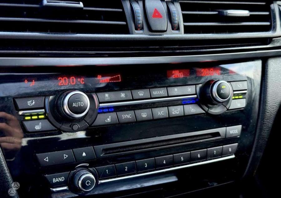 Black BMW X5 2016 in Vilnius, with an engine capacity of 3.00 L and mileage of 189 thousand km for 16400 €, photo 17 on AUTOMOTO.COM.LV