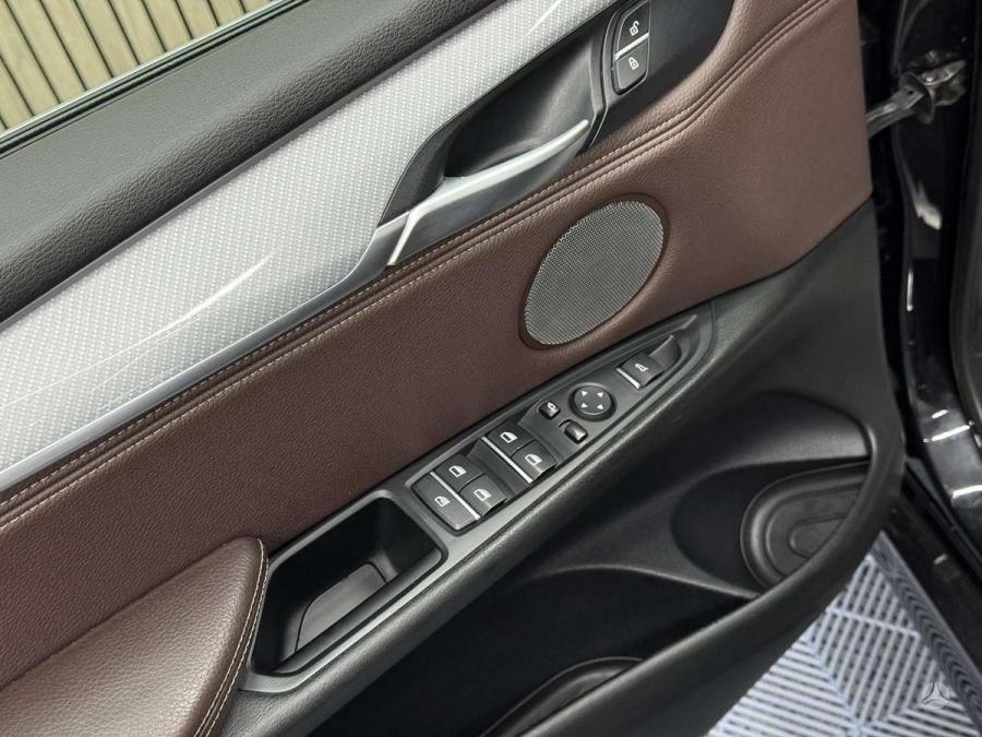 Melns BMW X5 2016 Marijampole, ar dzinēja tilpumu 2.99 L un nobraukumu 298 tūkst. km par 19850 €, foto 29 vietnē AUTOMOTO.COM.LV
