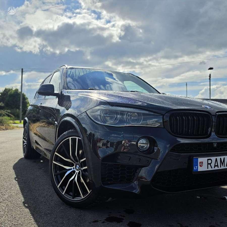 Black BMW X5 2016 in Kaunas, with an engine capacity of 3.00 L and mileage of 178 thousand km for 20500 €, photo 3 on AUTOMOTO.COM.LV