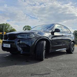 Black BMW X5 2016 in Kaunas, with an engine capacity of 3.00 L and mileage of 178 thousand km for 20500 €, photo 4 on AUTOMOTO.COM.LV