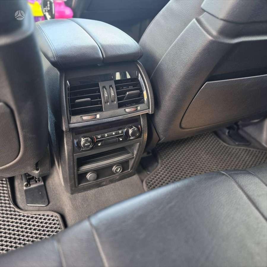 Black BMW X5 2016 in Kaunas, with an engine capacity of 3.00 L and mileage of 178 thousand km for 20500 €, photo 15 on AUTOMOTO.COM.LV