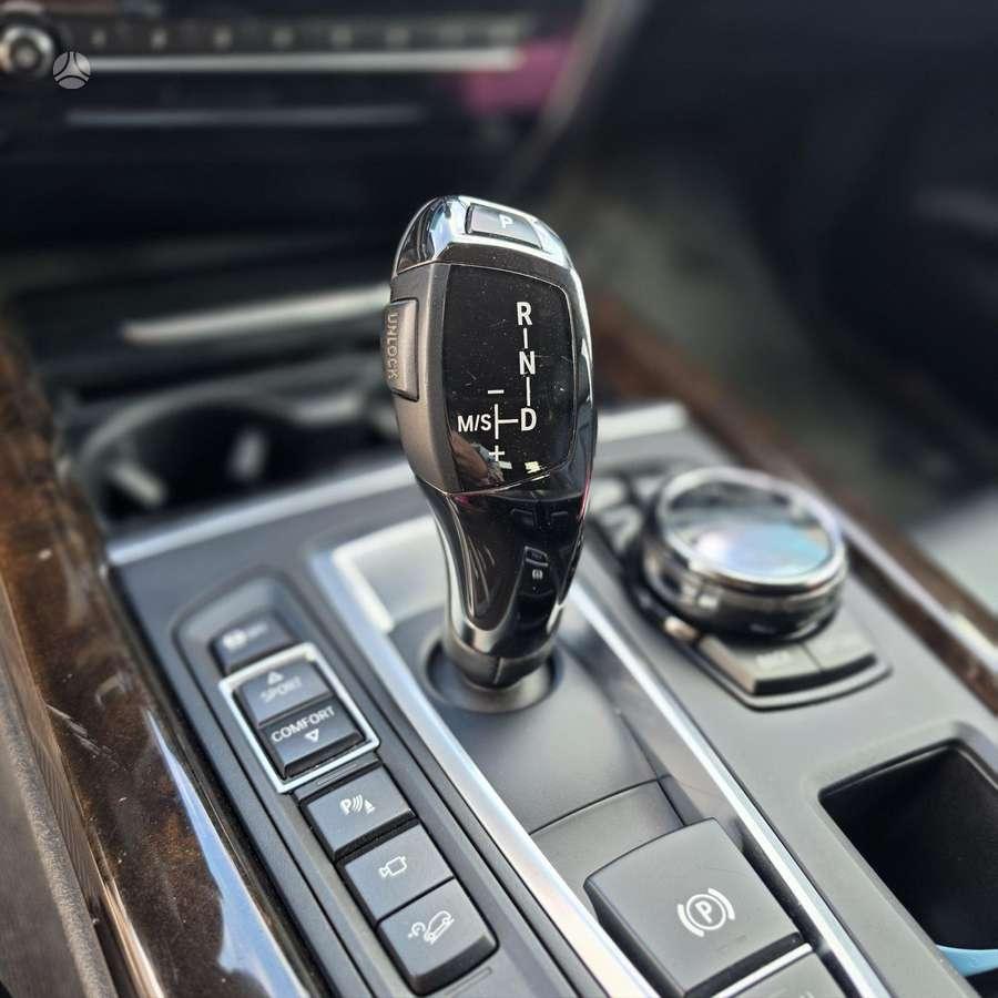 Black BMW X5 2016 in Kaunas, with an engine capacity of 3.00 L and mileage of 178 thousand km for 20500 €, photo 17 on AUTOMOTO.COM.LV