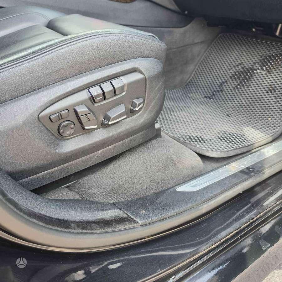 Black BMW X5 2016 in Kaunas, with an engine capacity of 3.00 L and mileage of 178 thousand km for 20500 €, photo 22 on AUTOMOTO.COM.LV