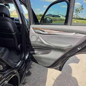 Black BMW X5 2016 in Kaunas, with an engine capacity of 3.00 L and mileage of 178 thousand km for 20500 €, photo 23 on AUTOMOTO.COM.LV