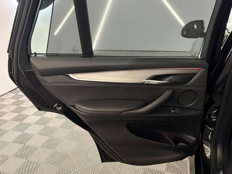 Melns BMW X5 2016 Marijampole, ar dzinēja tilpumu 2.99 L un nobraukumu 211 tūkst. km par 22750 €, foto 24 vietnē AUTOMOTO.COM.LV