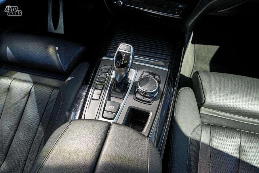 Black BMW X5 2016 in Kaunas, with an engine capacity of 3.00 L and mileage of 325 thousand km for 19950 €, photo 24 on AUTOMOTO.COM.LV