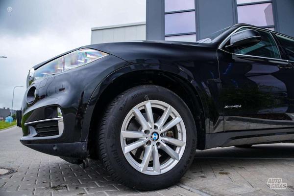 Black BMW X5 2016 in Kaunas, with an engine capacity of 3.00 L and mileage of 205 thousand km for 18950 €, photo 6 on AUTOMOTO.COM.LV