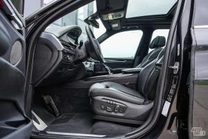 Black BMW X5 2016 in Kaunas, with an engine capacity of 3.00 L and mileage of 205 thousand km for 18950 €, photo 25 on AUTOMOTO.COM.LV