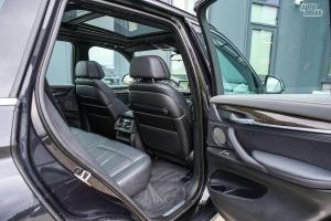 Black BMW X5 2016 in Kaunas, with an engine capacity of 3.00 L and mileage of 205 thousand km for 18950 €, photo 38 on AUTOMOTO.COM.LV