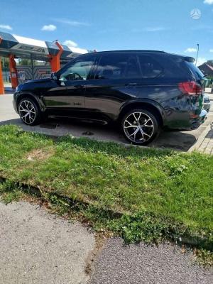 Black BMW X5 2016 in Kaunas, with an engine capacity of 2.98 L and mileage of 186 thousand km for 18000 €, photo 4 on AUTOMOTO.COM.LV
