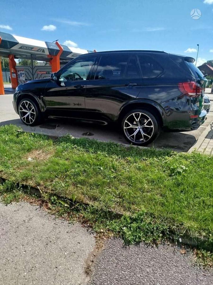 Black BMW X5 2016 in Kaunas, with an engine capacity of 2.98 L and mileage of 186 thousand km for 18000 €, photo 4 on AUTOMOTO.COM.LV