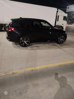 Black BMW X5 2016 in Kaunas, with an engine capacity of 2.98 L and mileage of 186 thousand km for 18000 €, photo 5 on AUTOMOTO.COM.LV