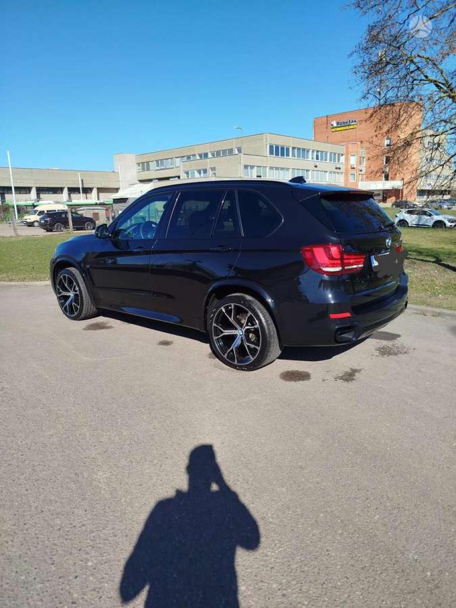 Black BMW X5 2016 in Kaunas, with an engine capacity of 2.98 L and mileage of 186 thousand km for 18000 €, photo 7 on AUTOMOTO.COM.LV