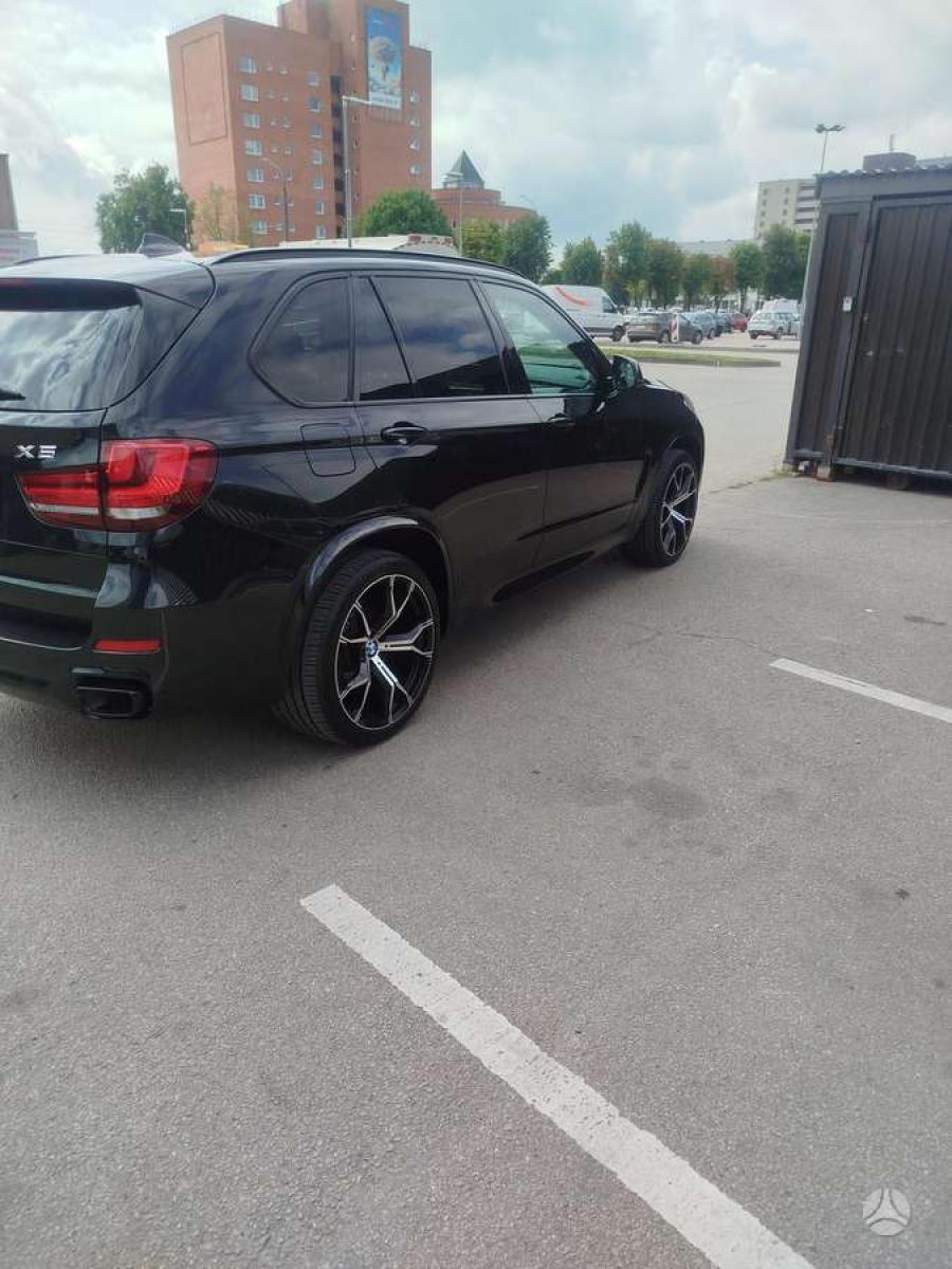 Black BMW X5 2016 in Kaunas, with an engine capacity of 2.98 L and mileage of 186 thousand km for 18000 €, photo 17 on AUTOMOTO.COM.LV