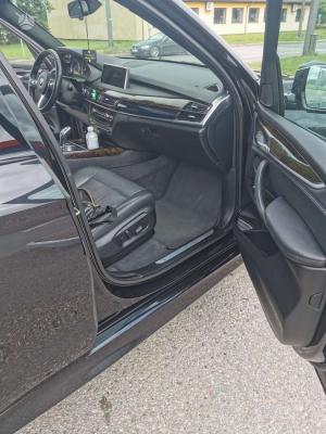Black BMW X5 2016 in Kaunas, with an engine capacity of 2.98 L and mileage of 186 thousand km for 18000 €, photo 23 on AUTOMOTO.COM.LV