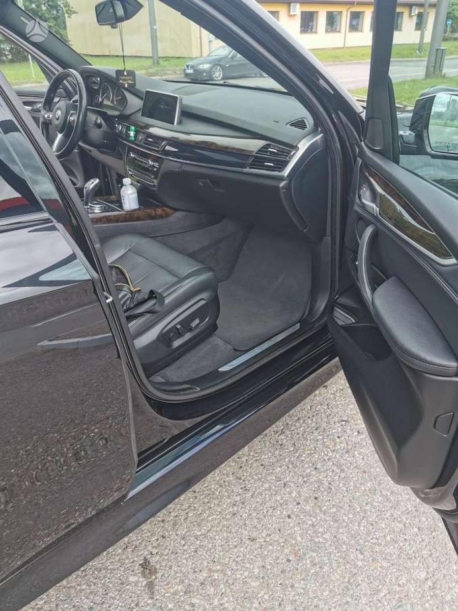 Black BMW X5 2016 in Kaunas, with an engine capacity of 2.98 L and mileage of 186 thousand km for 18000 €, photo 23 on AUTOMOTO.COM.LV