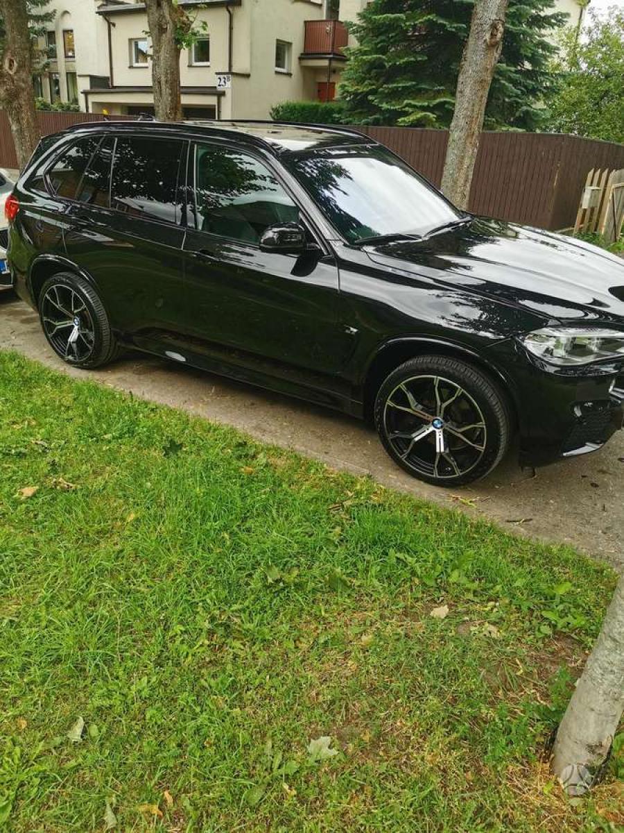 Black BMW X5 2016 in Kaunas, with an engine capacity of 2.98 L and mileage of 186 thousand km for 18000 €, photo 25 on AUTOMOTO.COM.LV