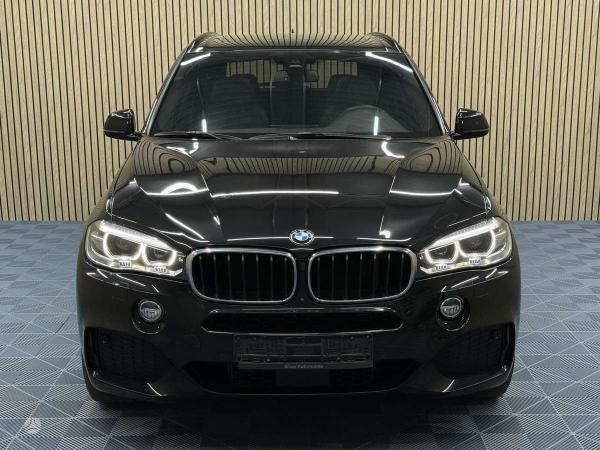Black BMW X5 2016 in Marijampole, with an engine capacity of 2.99 L and mileage of 280 thousand km for 22600 €, photo 4 on AUTOMOTO.COM.LV