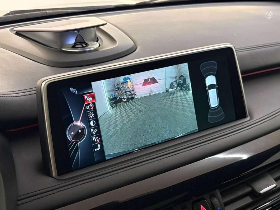 Black BMW X5 2016 in Marijampole, with an engine capacity of 2.99 L and mileage of 211 thousand km for 25750 €, photo 7 on AUTOMOTO.COM.LV