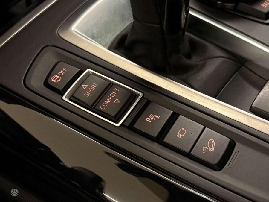 Black BMW X5 2016 in Marijampole, with an engine capacity of 2.99 L and mileage of 211 thousand km for 25750 €, photo 18 on AUTOMOTO.COM.LV