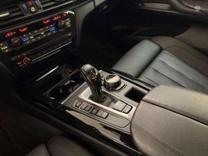 Black BMW X5 2016 in Marijampole, with an engine capacity of 2.99 L and mileage of 211 thousand km for 25750 €, photo 19 on AUTOMOTO.COM.LV
